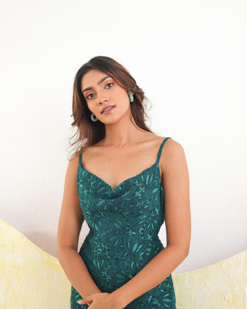 KEEP YOUR SHINE ON CRAWL NECK DRESS – Oyuka Clothing